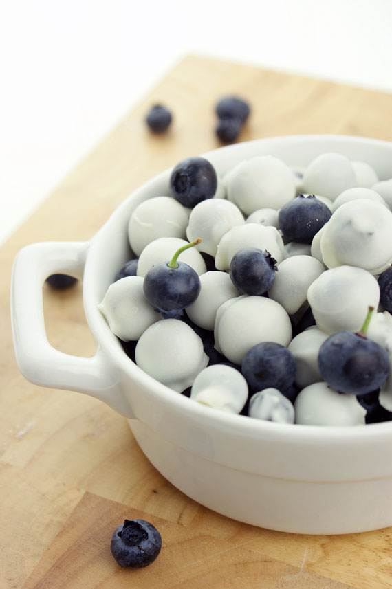 Vanilla Dipped Blueberries | CANDIQUIK